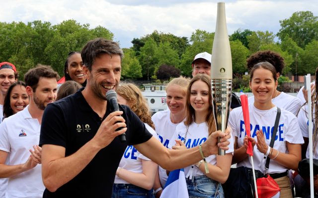 Quais inspirações para a tocha olímpica de Paris 2024 - Nexo Jornal