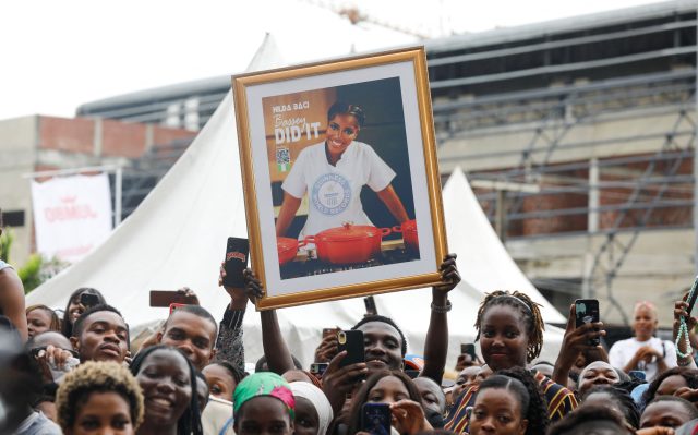 O apoio recebido por chef nigeriana que cozinhou por 100 horas - Nexo ...