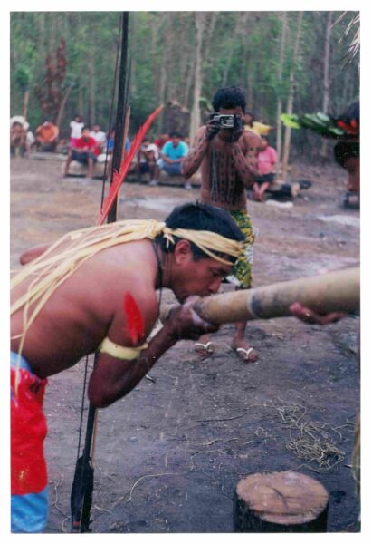 O álbum de família encontrado nas fotos dos Paiter Suruí - Nexo Jornal